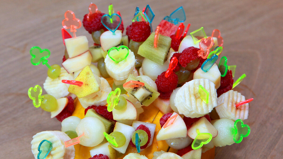 click dich fit!: Obstspieße mit Joghurt-Dip